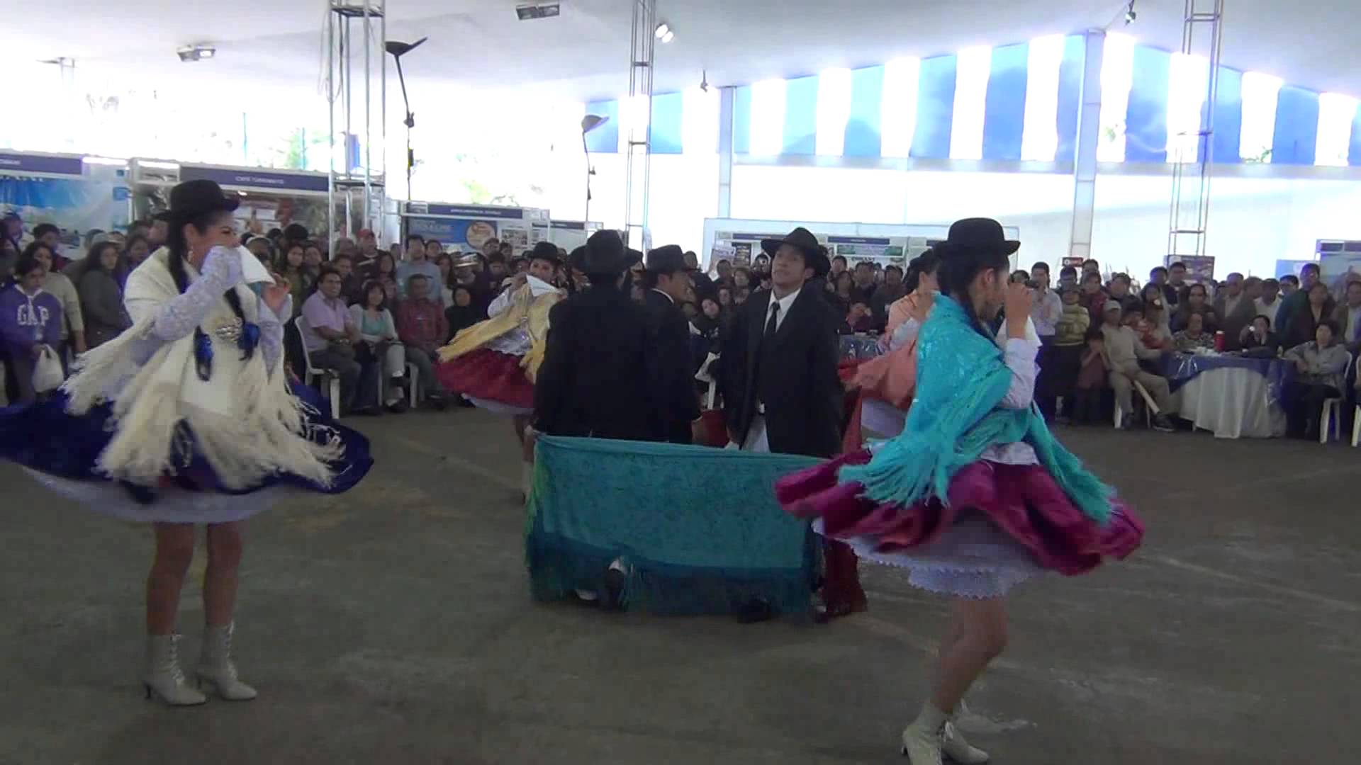 Costume tipico danzatrice PANDILLA - Peru Paradise Travel